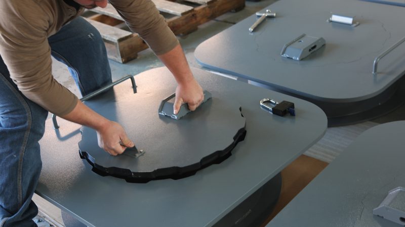 High security manhole covers - Interlock